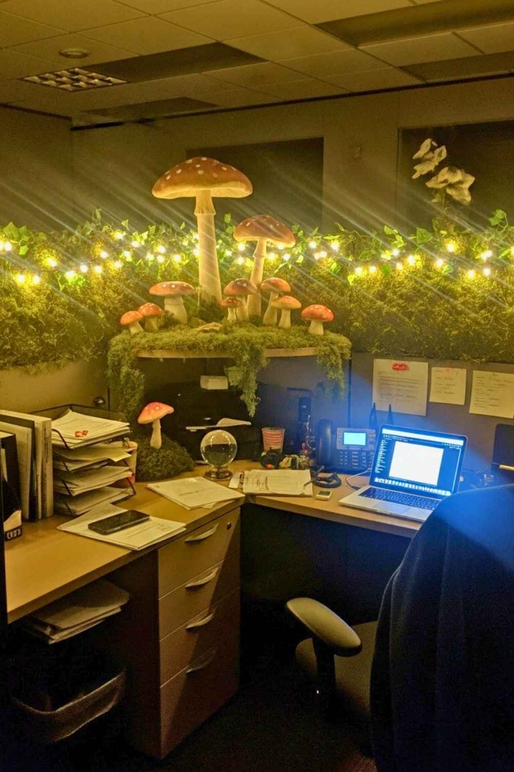 35 Halloween Cubicle Decor Ideas That Are Scary Good