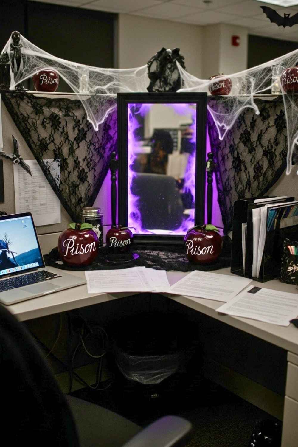 35 Halloween Cubicle Decor Ideas That Are Scary Good