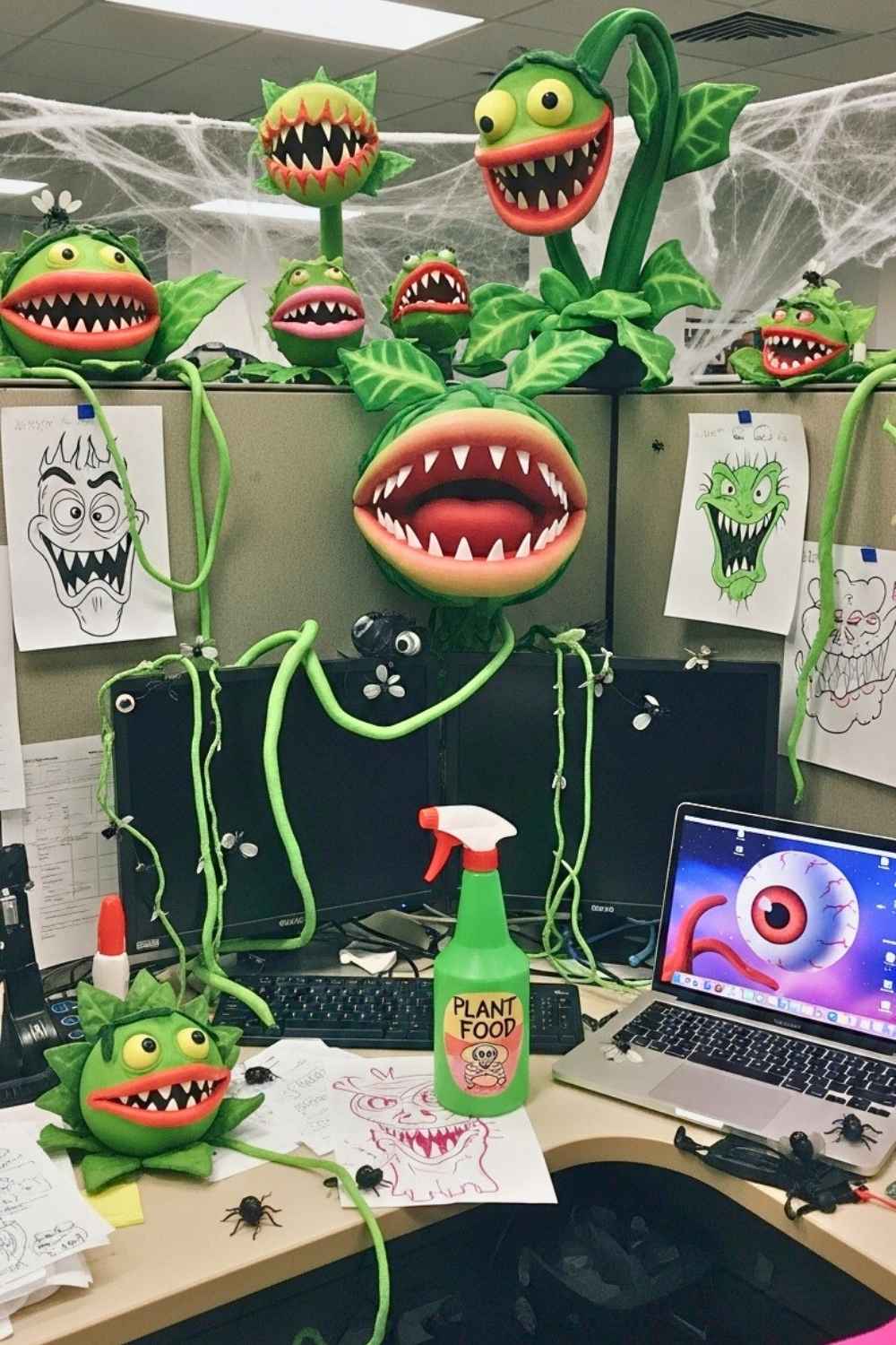 35 Halloween Cubicle Decor Ideas That Are Scary Good