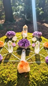 How to Create an Outdoor Altar in Your Witchy Backyard (Spiritual ...